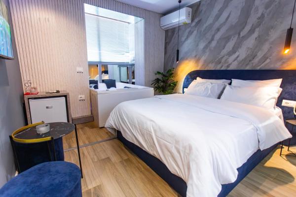 Luxury Suite By The Bubbles Jacuzzi Rooms - Tirana