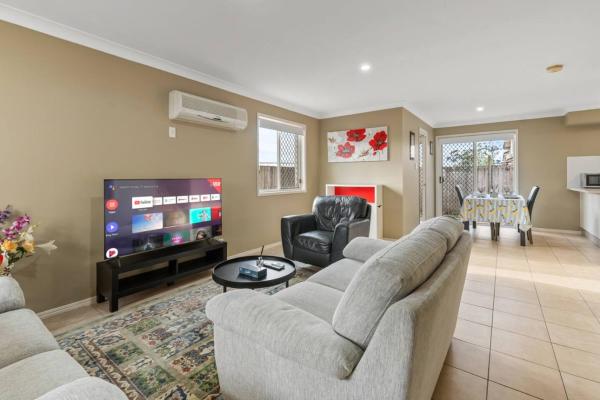 Modern Family Retreat Shops Parks And Transport - Brisbane