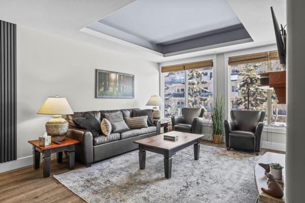 Mountain Escape 2br Hot Tub And Pool Near Banff - Alberta