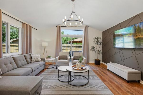 Grand Retreat 5brs Game Room - Elmhurst, IL