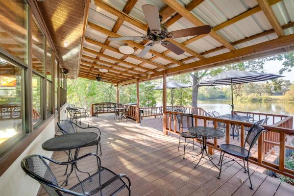 Waterfront Texarkana Cabin: Tranquil Acreage - Texarkana, TX