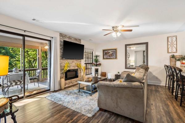 Cute Comfy & Cozy - For 6 - Branson, MO