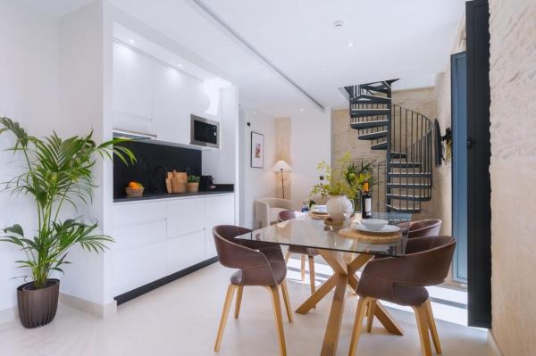 Luxurious Duplex 2bd 2bth Over Casa Pilatos - Seville