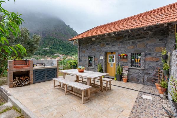 The Yellow Cottage Nature House São Vicente Madeira Island - Madera