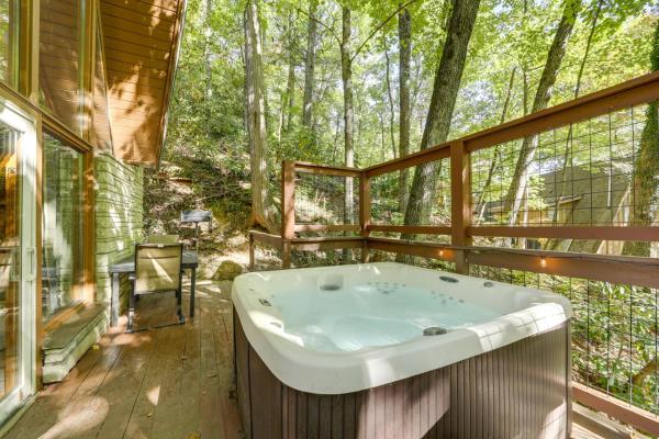 Cabin With Hot Tub 2 Mi To Downtown Gatlinburg! - Gatlinburg, TN