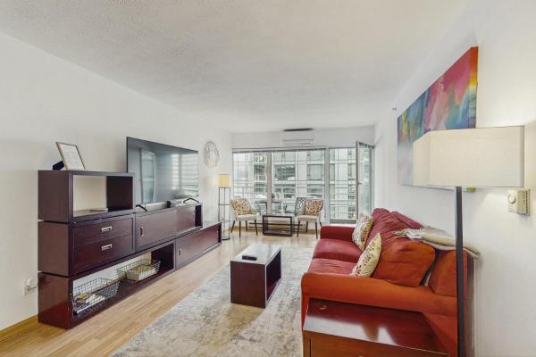 Newmark Condo Suite - North Admiral - Seattle