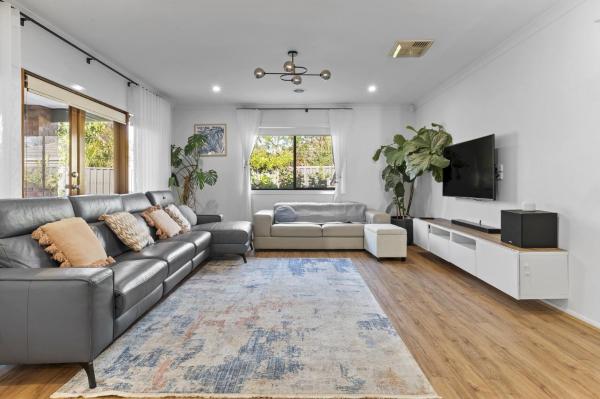 Family Escape With Private Courtyard - Point Cook