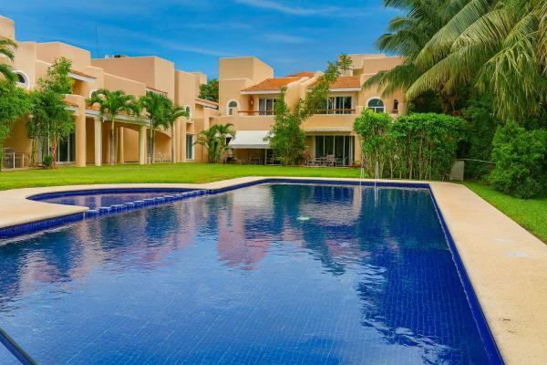 Family House Steps Away From The Golf Course - Puerto Aventuras