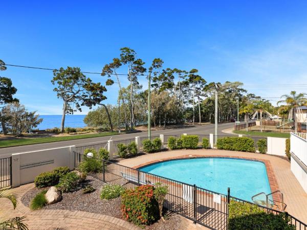 Bright Coastal Stay With Pool And Beach View - Hervey Bay
