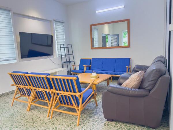 Tanjung Bungah Holiday Home 4br 20pax 6carpark - Tanjung Bungah