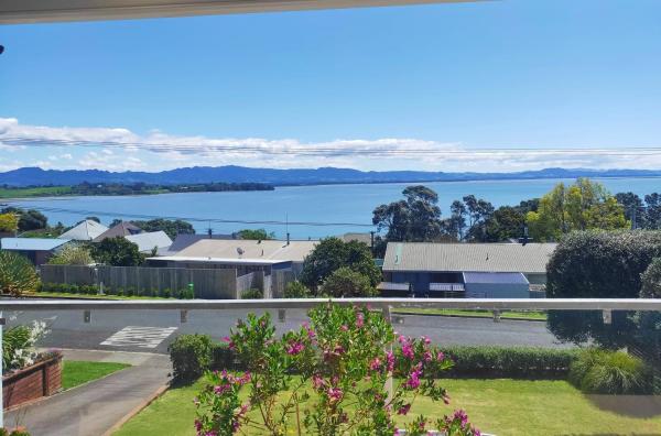 Lakaz Beach House - Bay of Plenty
