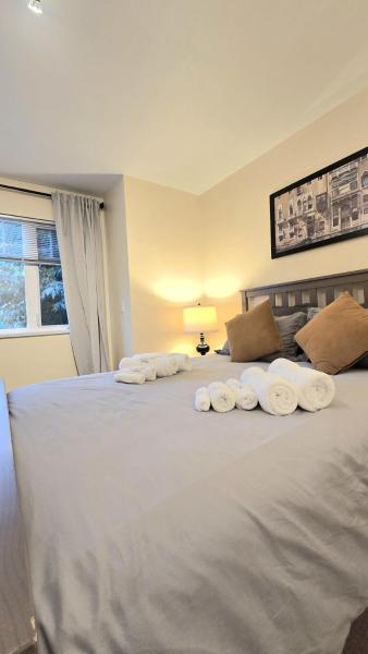 Spacious & Cozy House Near Lonsdale, Peaceful North Vancouver Stay - West Vancouver