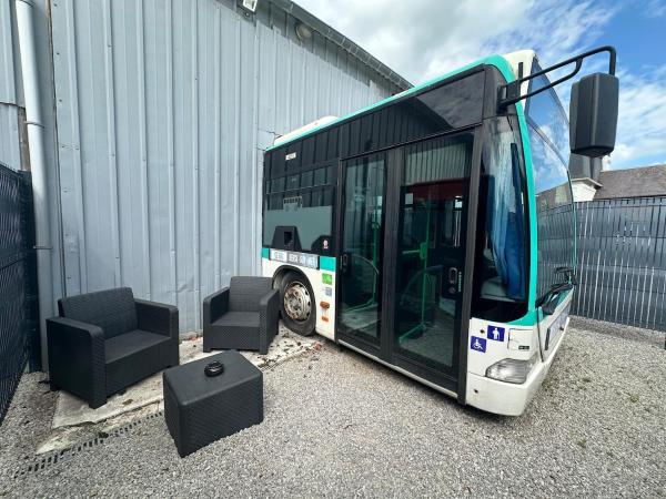 Unusual Converted Bus For Couples Or Families - Merlimont