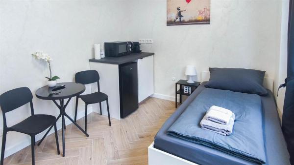 Alfa Stuttgart Einzelzimmer Teeküche Porsche Bosch L Gemeinschaftsbad Wifi Smarttv L Single Room With Kitchenette And Shared Bathroom Bs21a6 - Stuttgart