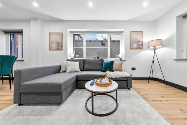 Luxury 1 Bedroom Apartment Sleeps 4 With Terrace 10 Min To Tube - London, UK