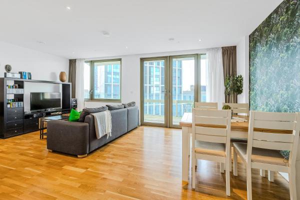 Comfortable 2br With Balcony In Stratford, 3min Dlr - Central London