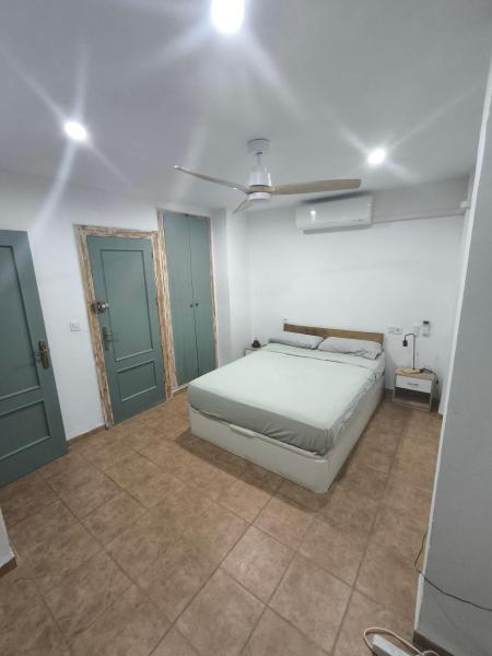 Habitación Privada Con Baño Privada En Casa De 3 Habitaciones - Granada