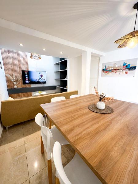 Casa Espectacular Con 3 Habitaciones En Suite De Lujo, 4 Baños, Patio Al Aire Libre Con Jacuzzi Y Ubicacion Perfecta A 3 Cuadras De La Plaza - Bonavista Rentals - Salta