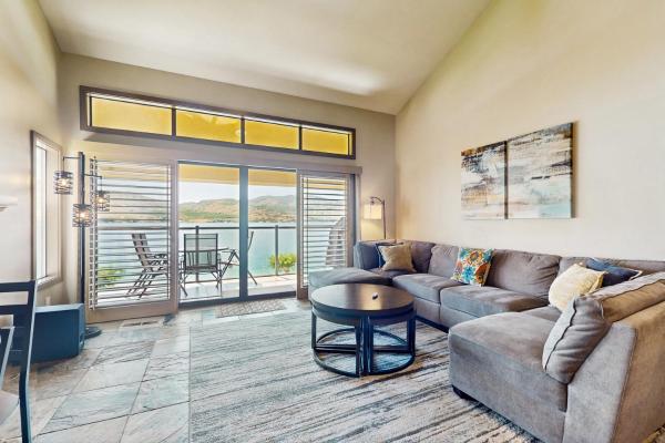 Lake Chelan Shores - Beachfront Splendor 12-5 - Lake Chelan, WA