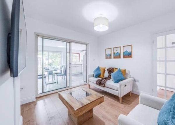 Cosy Harrow Home In A Popular Location - Brentford