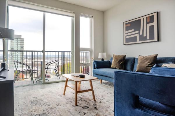 Blueground New Tacoma Balcony Nr Union Station Sea-955 - Tacoma, WA