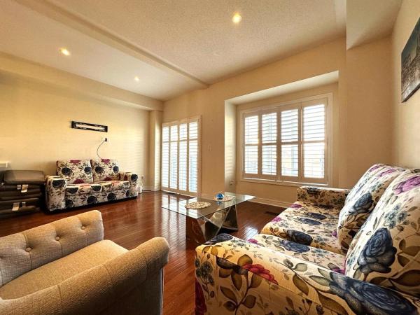 4br Luxury Styled Home 2 Parking - Brampton