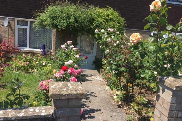 2-bed House Sleeps 4 - Enclosed Garden - Tv & Wifi - Amesbury