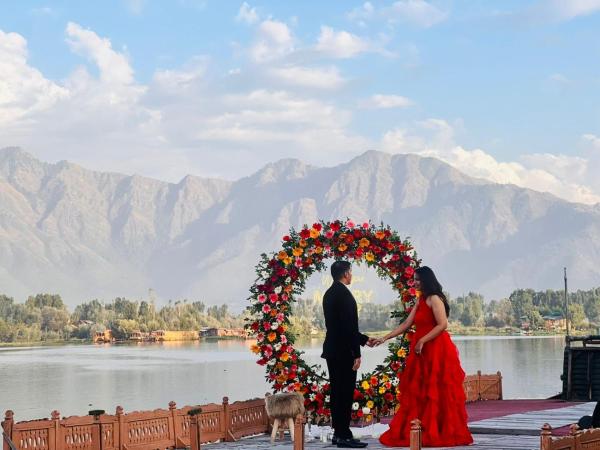 Hb Freedom Group Of Houseboats - Srinagar