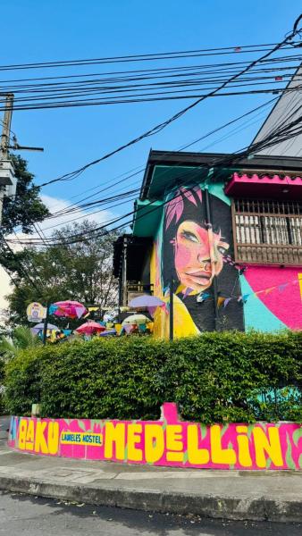 Baku Laureles Hostel - Bello, Colombia