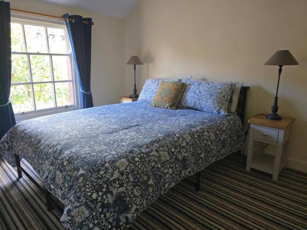 Cozy Double Room - The Unicorn Hotel - Ceredigion