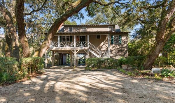 Mace House 4 Bedroom Home With Creekside Dock - Pawleys Island, SC