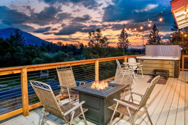 Quail Haven- A-frame Cabin With Hot Tub, Views, And More - Bass Lake, CA