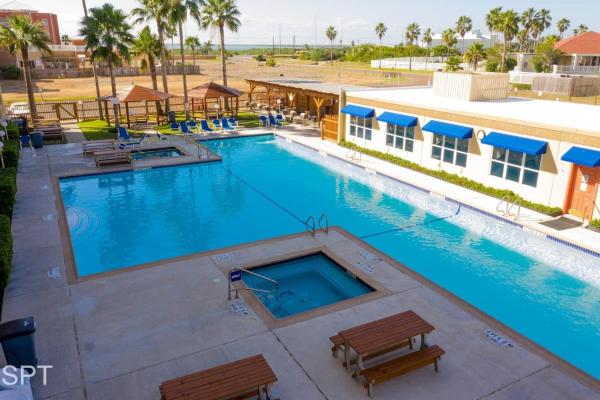 Luxury 1 Bedroom Walk To Beach Pool - South Padre Island