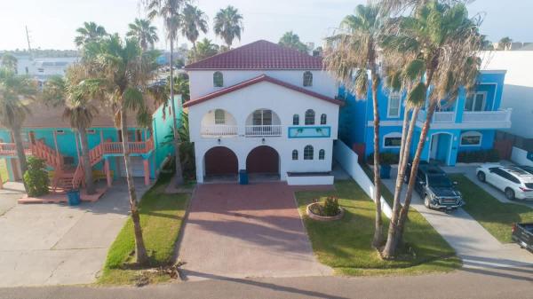 Fun Retro Island Vibe Sleeps 17 Beach 1 Block - South Padre Island