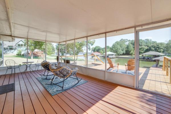 Private Dock And Slip Cedar Creek Reservoir Home - Tool, TX