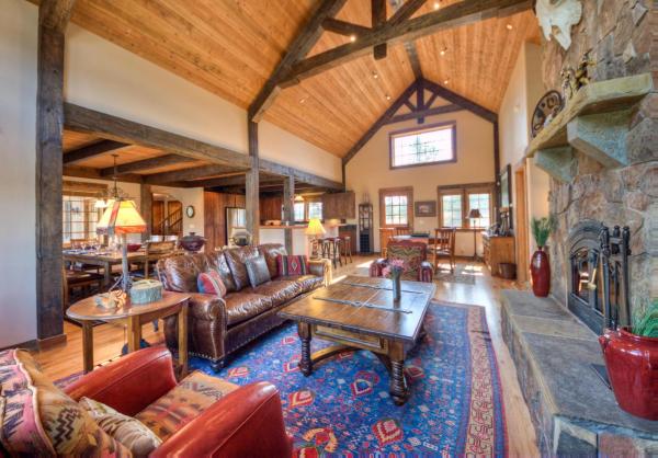 Antler Ridge Lodge - Big Sky, MT