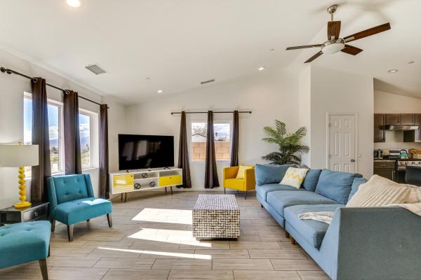 Heart Of Dtwn Desert Hot Springs! Stylish Retreat - Desert Hot Springs, CA