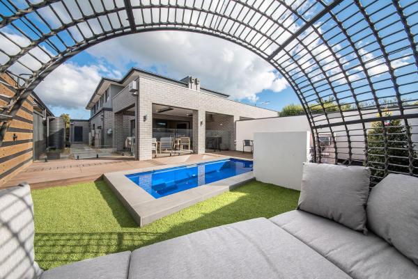 The Peninsula Pearl - Luxe By The Bay With Heated Pool - Mornington