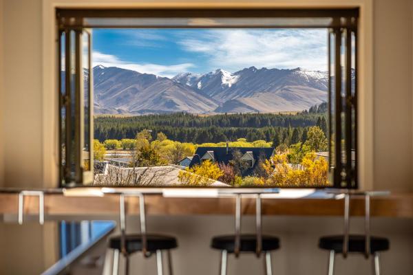 Alpine Vista - Lake Tekapo
