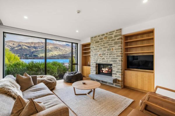 Lakefront Luxury 2 Bedroom Apartment - Wanaka