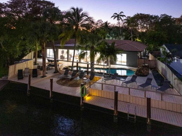 Riverbend Yacht Retreat Waterfront Villa With Pool - Fort Lauderdale