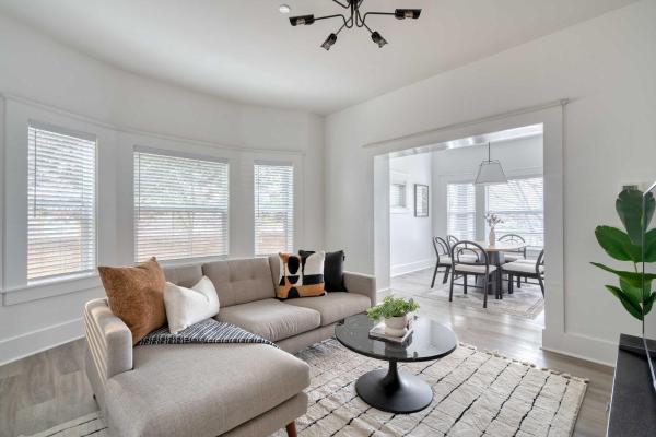 The 2br Soul Lounge - 91 Walkscore - Portland, OR