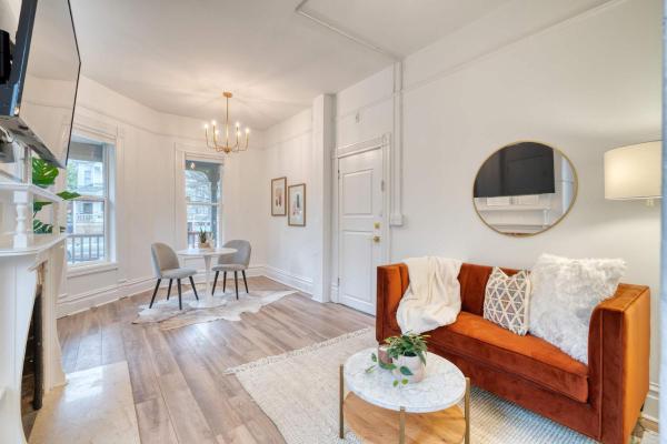 Stay Portland - Historic Queen Anne Vernacular - 95 Walkscore - Happy Valley, OR