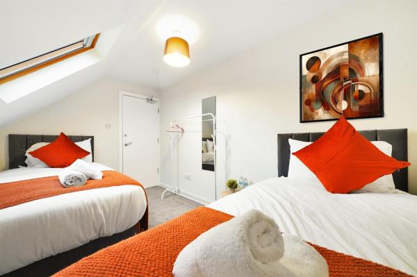 3-bedroom 5-bed Flat King Room Free Parking Near Reading & M4 Work Stays - Reading