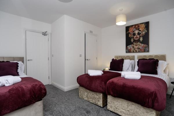 Cedar House - Telford - With Parking - Ironbridge