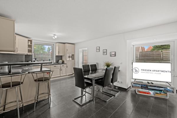 Nordwind, Ferienhaus Mit 3 Schlafzimmern Und Garten In Zentraler Lage - Greetsiel