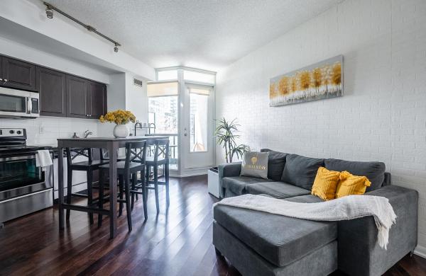 Stylish 1br & Den With Garden View In Downtown - Toronto