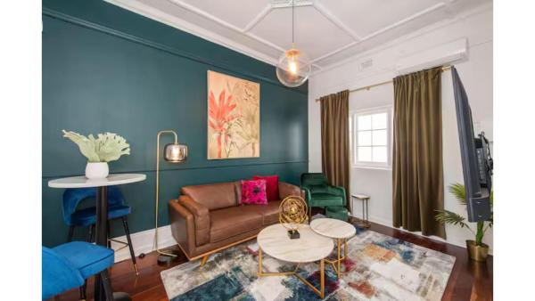 Central 1bdr Apt In West Perth With Parking - 코트슬로우