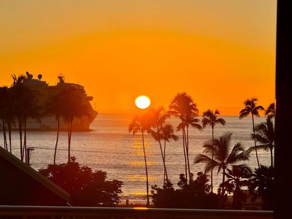 Island Glow Kailua Village #508 Free Assigned Parking, Ac, Downtown, Walk To Restaurants, Bars And The Pier - Kailua-Kona