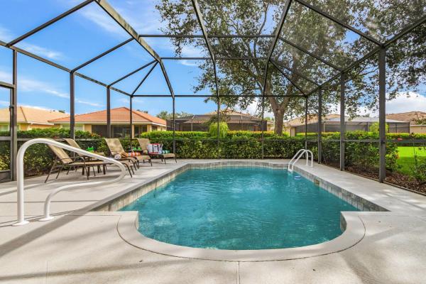 Relax, Play & Unwind In Paradise! Poolside Fun & Resort Vibes - Villa Sail Away - Fort Myers, FL